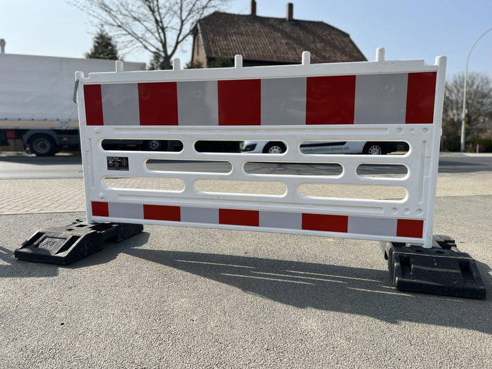 Absperrtechnik » Schranken, Baken & Zubehör im Überblick – BilligerBauzaun.
